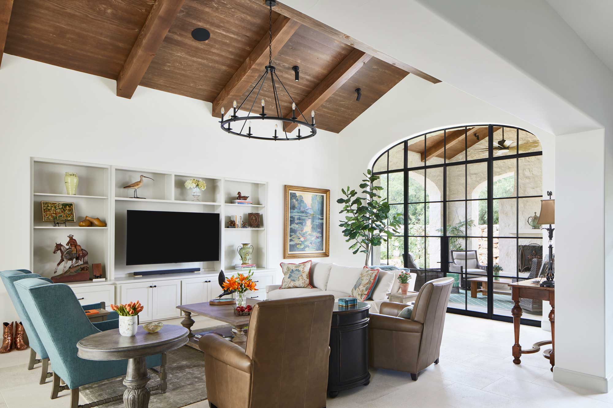 Bronze windows meet Mediterranean-style in Texas